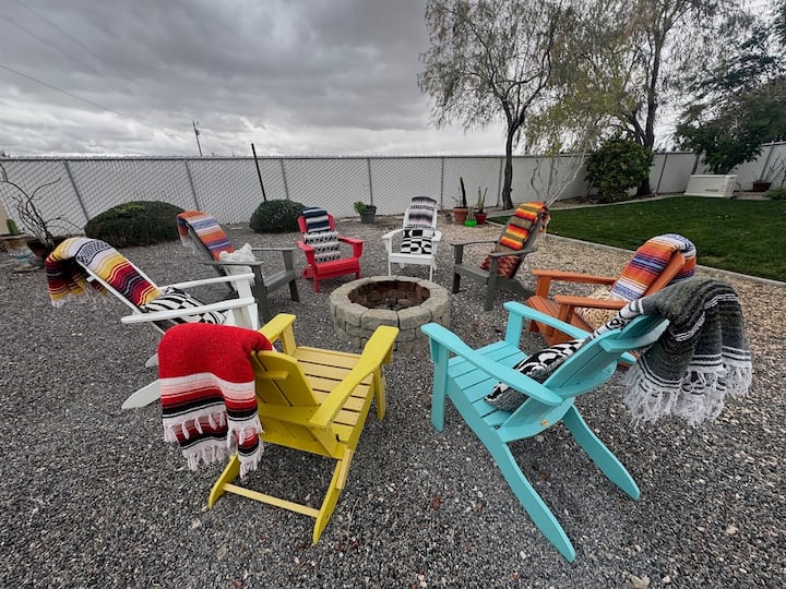 Maximalist Dream: Pool, Hot Tub, Fire Pit, 4br/2ba - United States