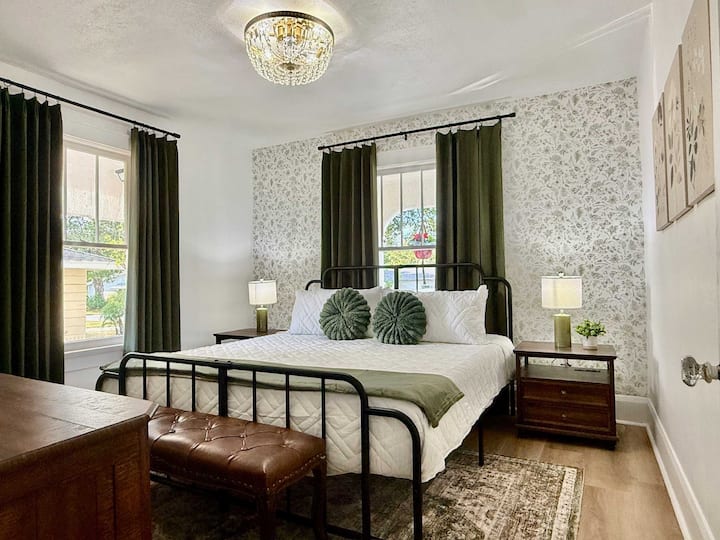 Fenced + Family/pet Friendly - Sleeps 8 + Coffee - Lakeland, FL