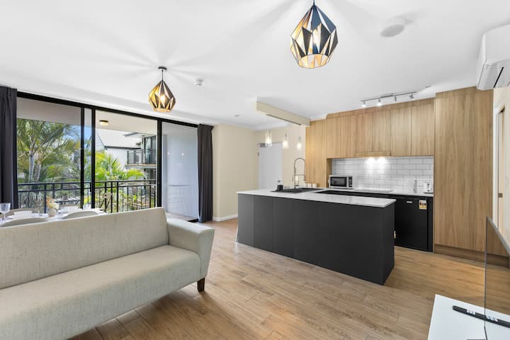 Modern Tropical 1br Oasis In Spring Hill - Spring Hill