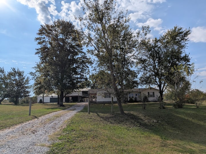Timber Oaks 2-home Country Retreat: Pond & Hot Tub - Illinois