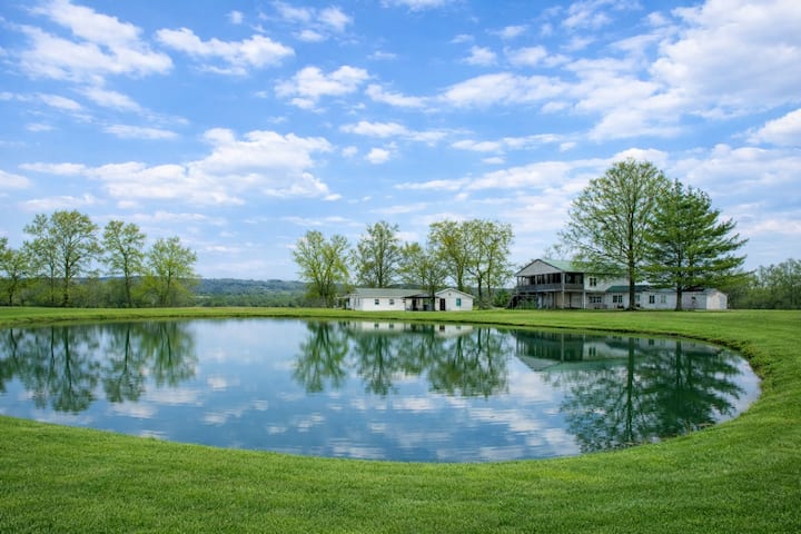 Timber Oaks 2-home Country Retreat: Pond & Hot Tub - Cave Township, IL