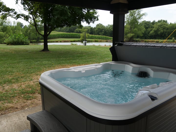 Timber Oaks 2-home Country Retreat: Pond & Hot Tub - Illinois