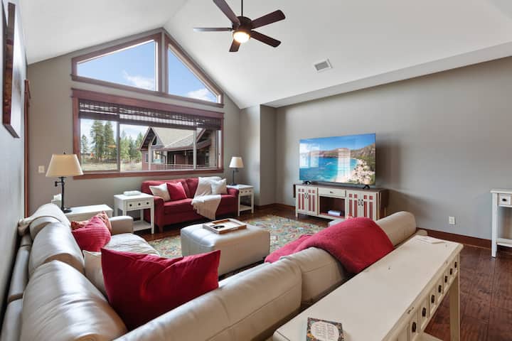 Spacious 3 Bed Condo In Vibrant Community - Coeur d'Alene, ID