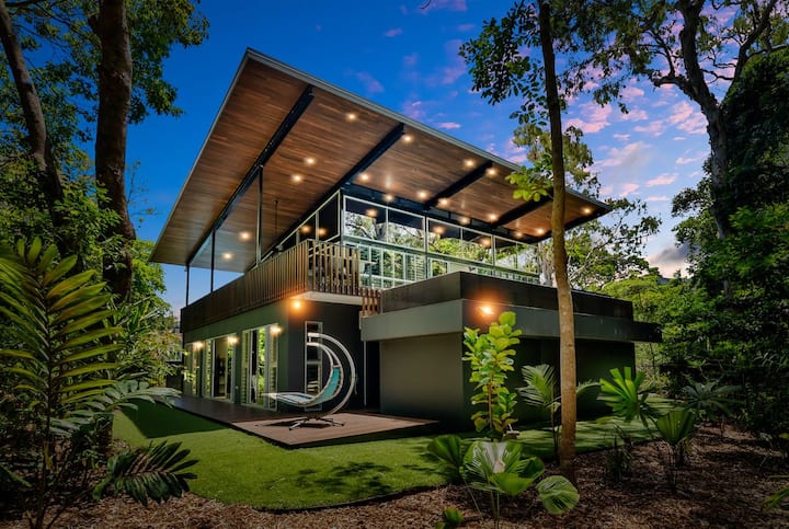 Belle Escapes Rainforest Shore - Australia