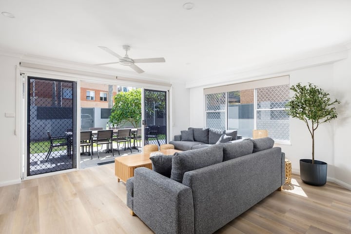 The Beach House On Little Beach - Nelson Bay