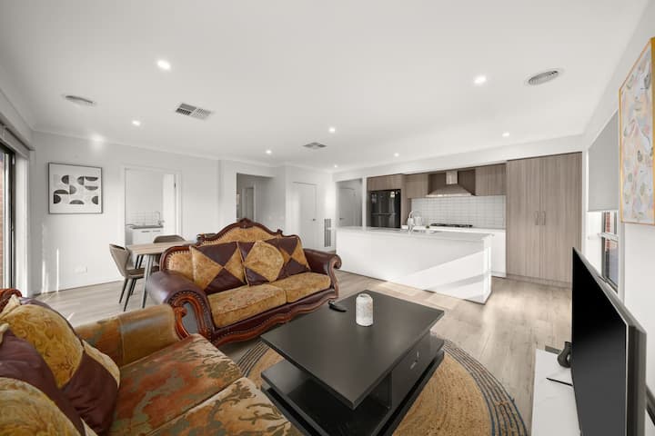 20%off Monthly Werribee 4b Family Getaway W2garage - Werribee