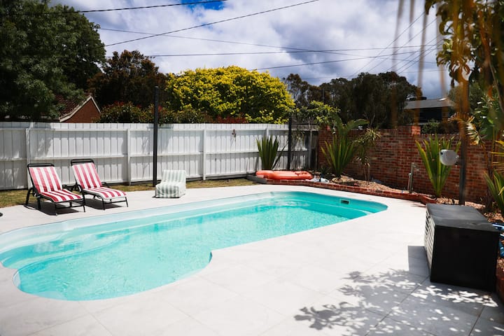 Grovedale Retreat | Pool + Sauna - Geelong
