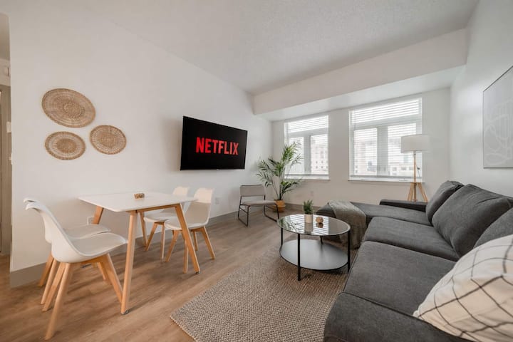 4br, Walk To Nfl With Gym, Parking - Charlotte