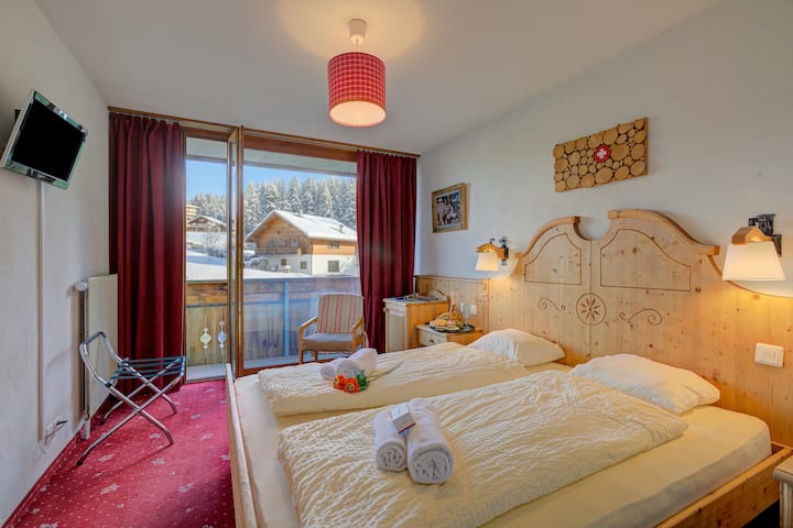 Hotel Relais Alpin Twin Room & Balcony 2 - Gstaad