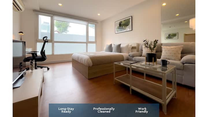 500m Bts • Fully Furnished • Pool & Gym • Sontana - Bangkok