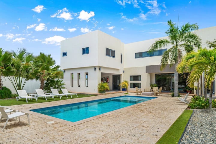 Villa Haven: 6br W/ Private Pool Near Palm Beach! - Aruba