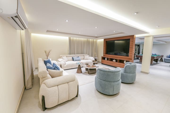 Modern 2br Chic Retreat City Heart Of Tahlia - Riyadh