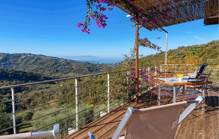 Gorgeous Home In Laureana Cilento - Acciaroli