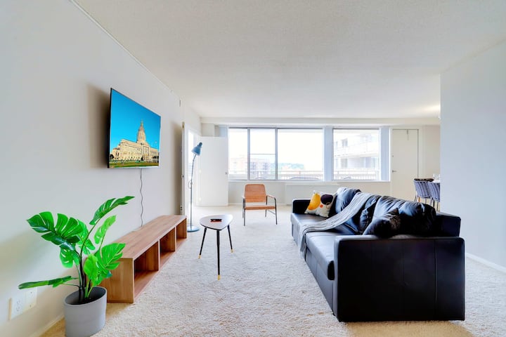Steps From Metro & D.c. | Apt In National Landing - Arlington, VA