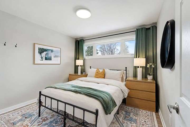 Red Lodge | Spacious 3br Home + Fenced Backyard - Ottawa