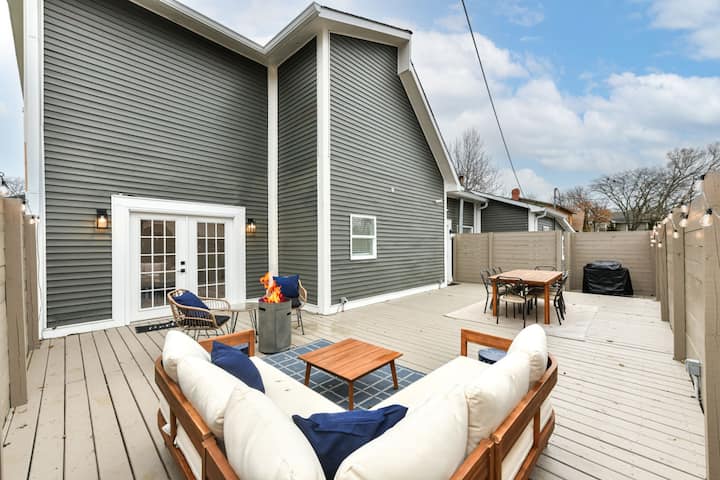 Bright Modern 4br |Deck, Game Room, Walk To Square - Noblesville, IN