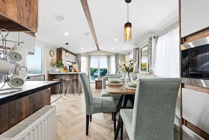 Luxury Lodge With Hot Tub, Hayling Island - Cv - Havant