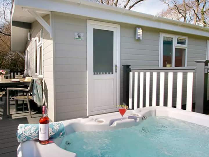 Forest Edge 3 Bedroom Superior+ Lodge With Hot Tub - 靈伍德