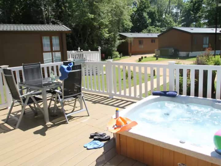 Merley Woodland Signature 2 Lodge With Hot Tub - Poole