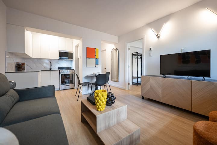 Bauhaus | Downtown 1br + Balcony • Pet Friendly - Montreal
