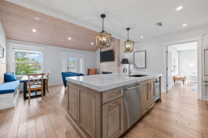 St. George Cottage House-3/2 Lakefront-walkable - St. Augustine, FL
