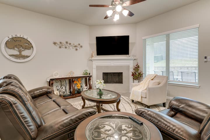 Lake Conroe Home W/ Resort-style Perks & Patio - 컨로우