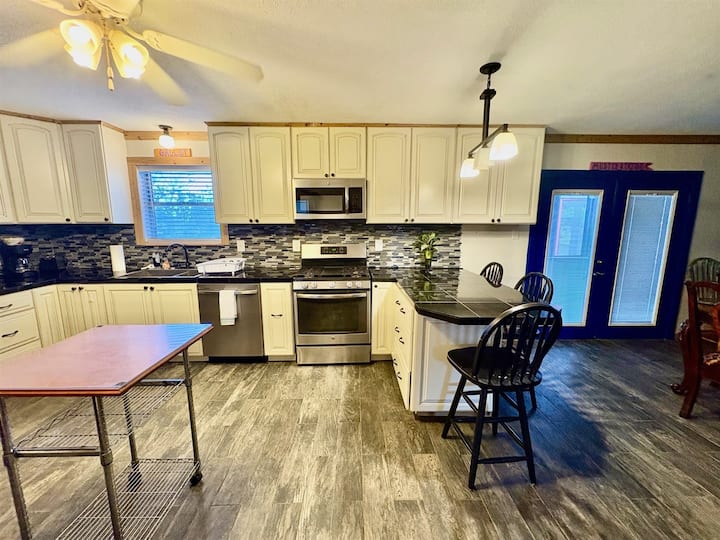 Spacious Beach Getaway - Sleeps 16-game Room - Matagorda, TX