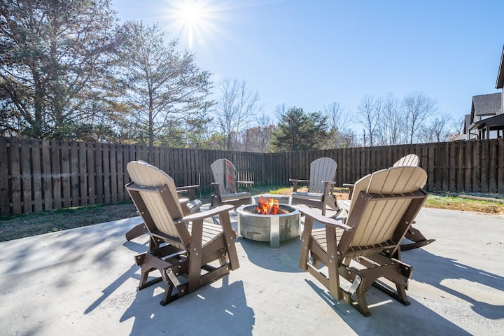 *Amazing 4bd Lodge Near Town | Hot Tub + Arcades* - Sevierville, TN