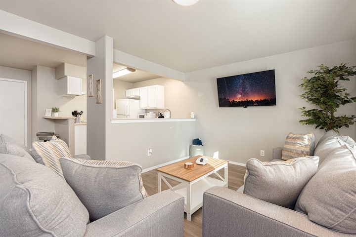 Bright & Stylish Floral Getaway Minutes From Downt - 博伊西