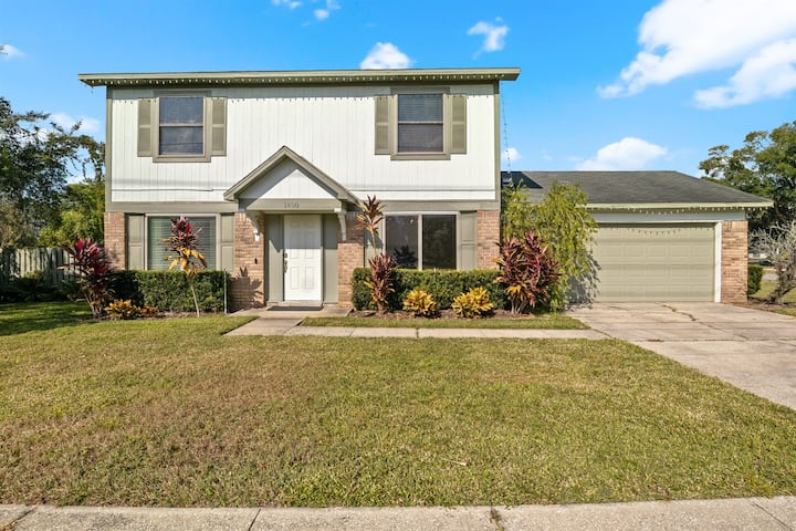 Home With Large Deck & Privacy Fenced In Backyard - 올랜도