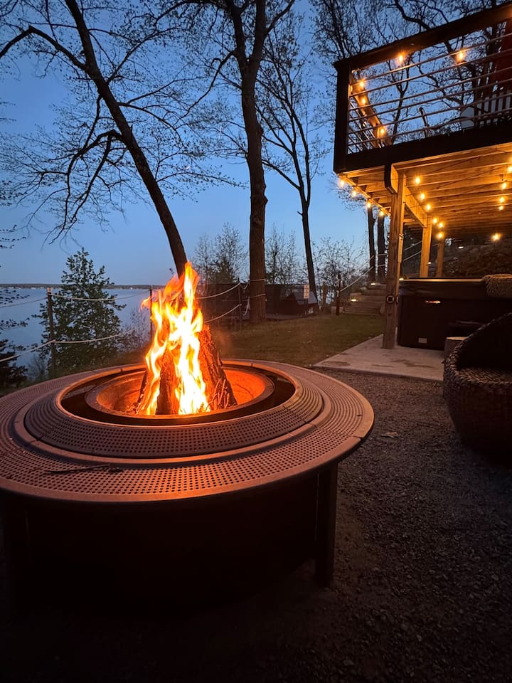 Cozy Gull Lake Retreat | Hot Tub | Fire Pit - Nisswa, MN