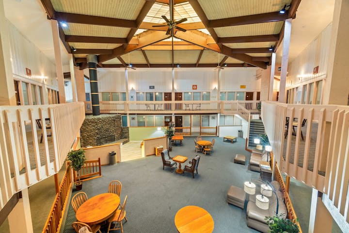 Roundhouse Residences | 1br/2ba | Classic Lodge Ex - Hawley Lake, McNary