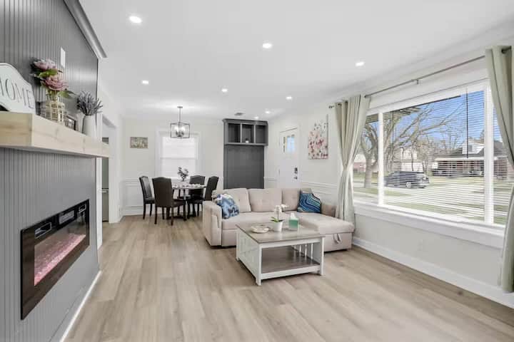 Steps To Detroit Luxury Retreat Entire 3br - Royal Oak, MI