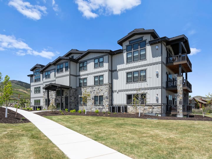 Mayflower Lakeside 104 – Stylish Rental With Views - Jordanelle State Park, Heber City