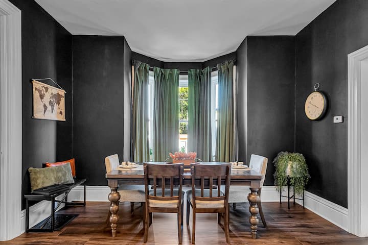 Charming Historic Lower Unit King/queen Sleeps 6 - Sheboygan