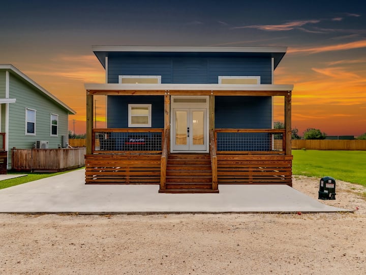 The Blue Flower - Bayside, TX