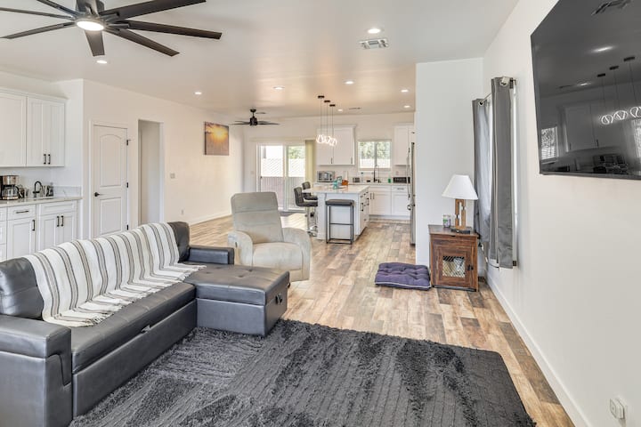 2 Mi To Colorado River! Home W/ Dog-friendly Yard - Laughlin, NV