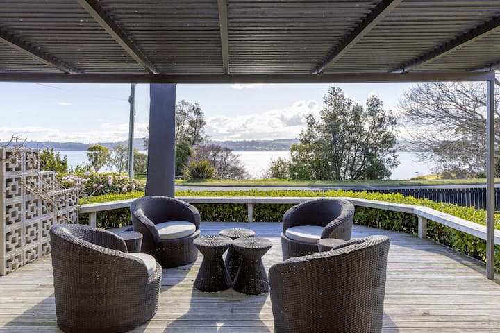Charming Family Getaway So Close To Lake Taupo - Taupo