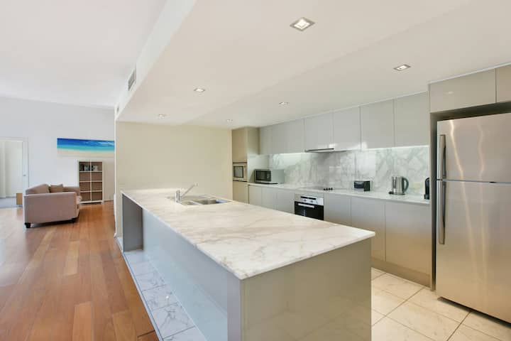 Stunning Three Bedroom 2 Level Penthouse Stay 2+ - Soldiers Point