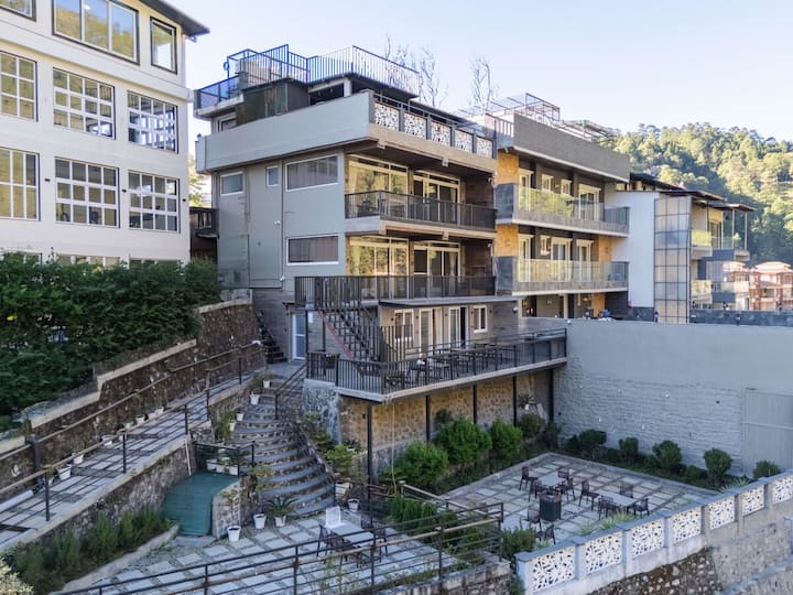 Hideaway W/ Sit-out Area, Lake Views & Deck - Kaladhungi