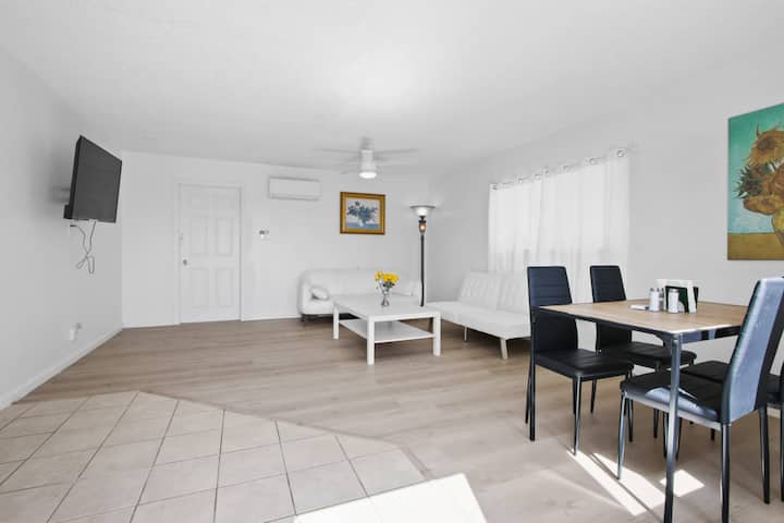 Charming House Free Rv Parking - Ontario, CA