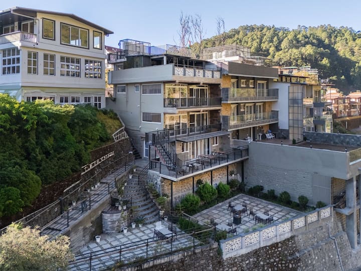 Lakefront Retreat W/ Sit-out Area & Lake Views - Kaladhungi