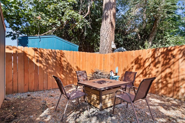Pet-friendly 2br, Fenced Yard & Fire Pit - Coeur d'Alene, ID