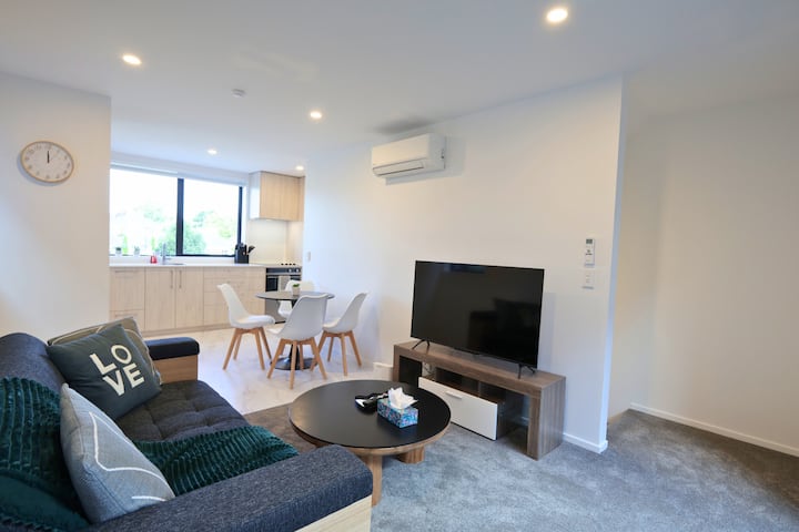 Comfortable 2br Home Steps From Te Kaha Stadium - Christchurch