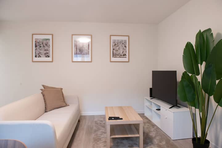 Leaf Apartment In Zurich Oerlikon - Zurich