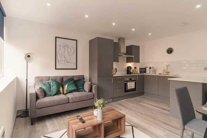 Bright & Spacious Central Preston 1bed Apartment - Preston