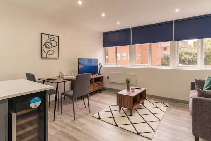 Stunning Central Preston 1br + Free Parking - Preston