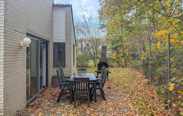 3 Bedroom Nice Home In Hoeven - Roosendaal