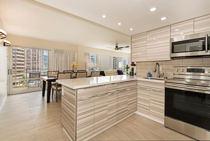 Ilikai Hotel City View Condo Steps Away From Beach - Honolulu, HI