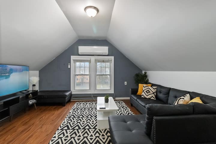 Topfloor Near Airport One Bedroom Cle - Berea, OH